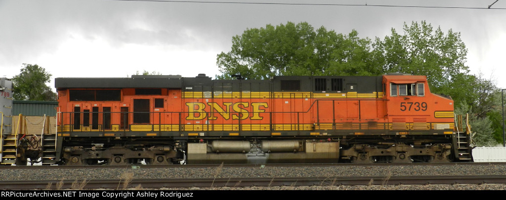 BNSF 5739